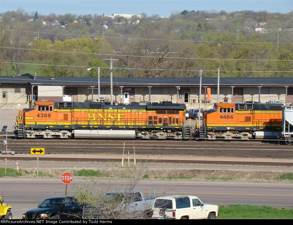 BNSF 4389